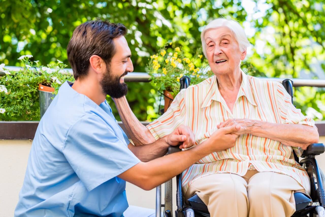 Domiciliary Care for the Elderly: When to Consider | Abing Homecare